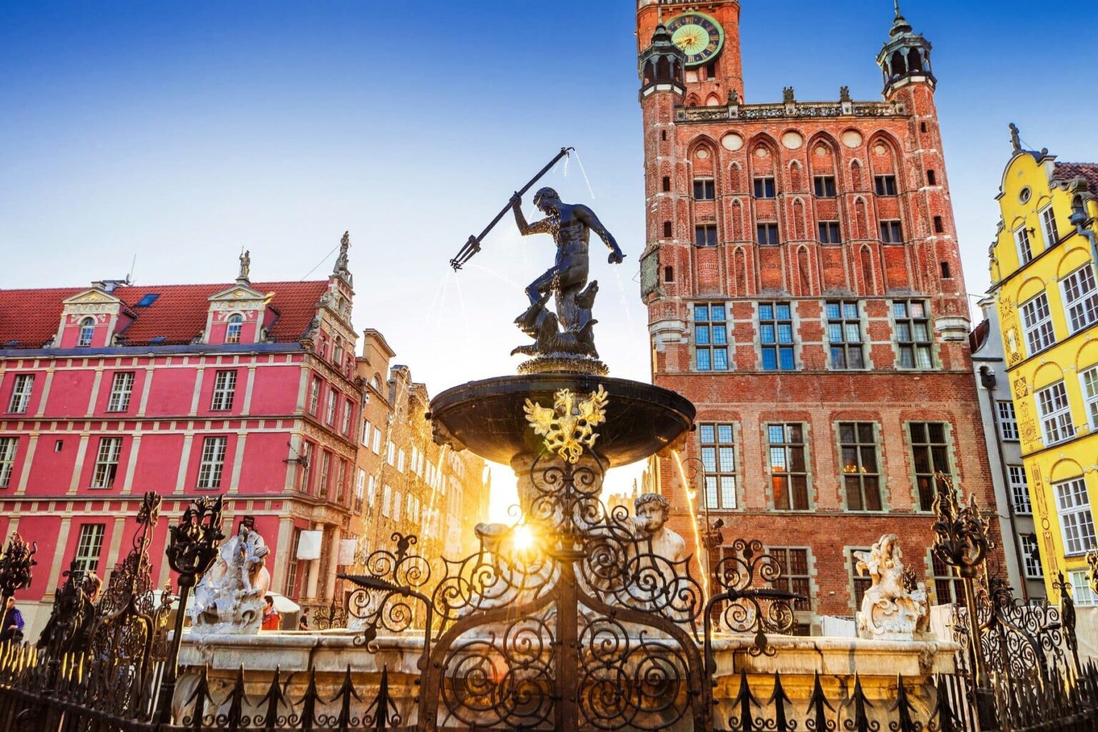 London to Gdansk via Baltics | Small Group Rail Tour In Europe